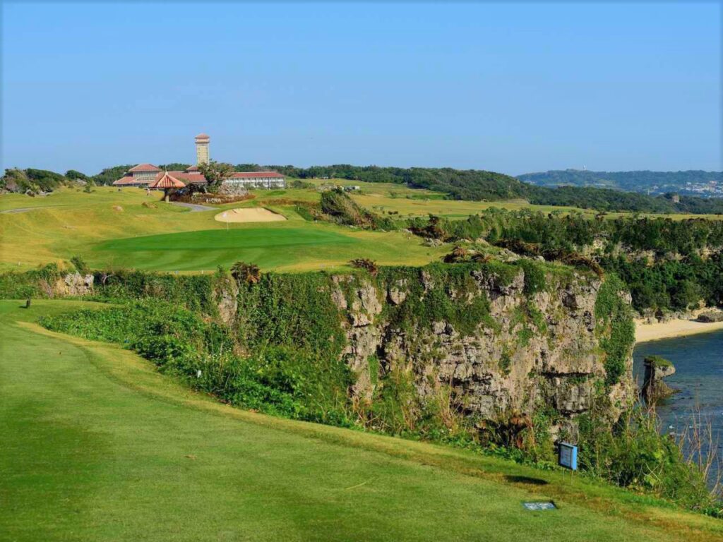 ザ・サザンリンクス・ゴルフクラブ ＜沖縄県(南部) 八重瀬町＞『沖縄随一の絶景のロケーション！オーシャンリゾートホテル併設の本格シーサイド ...